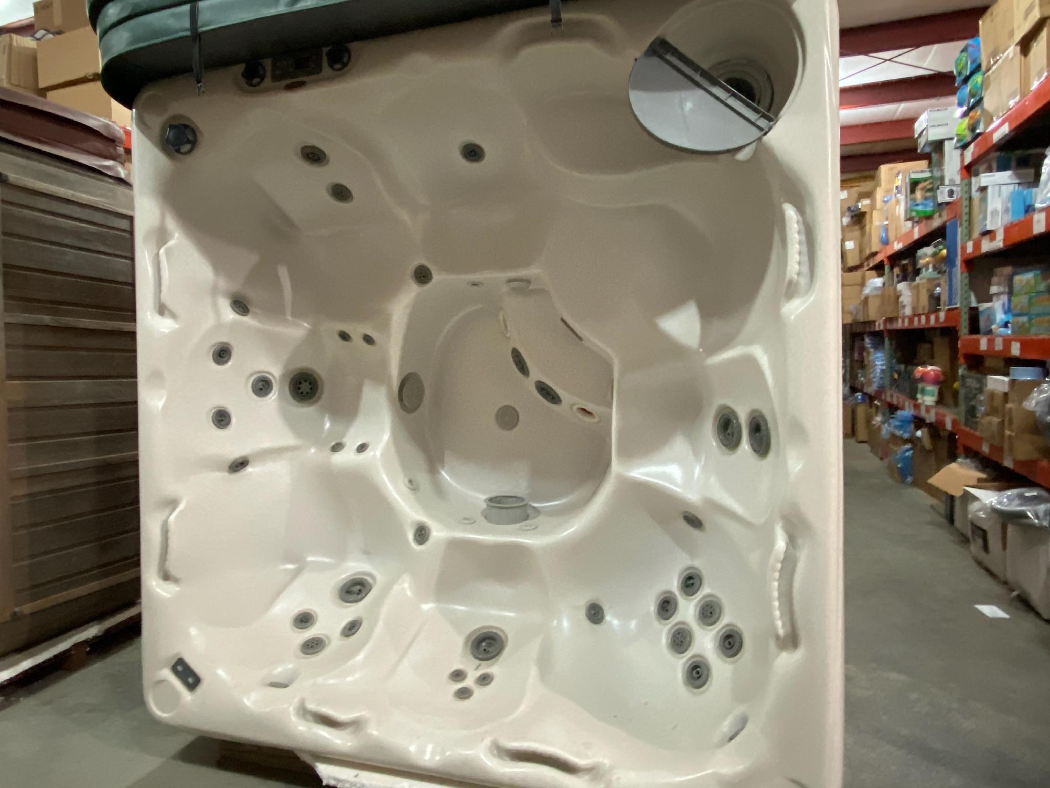 Pre-Owned Spas - Beachcomber 750 - Council Bluffs, IA