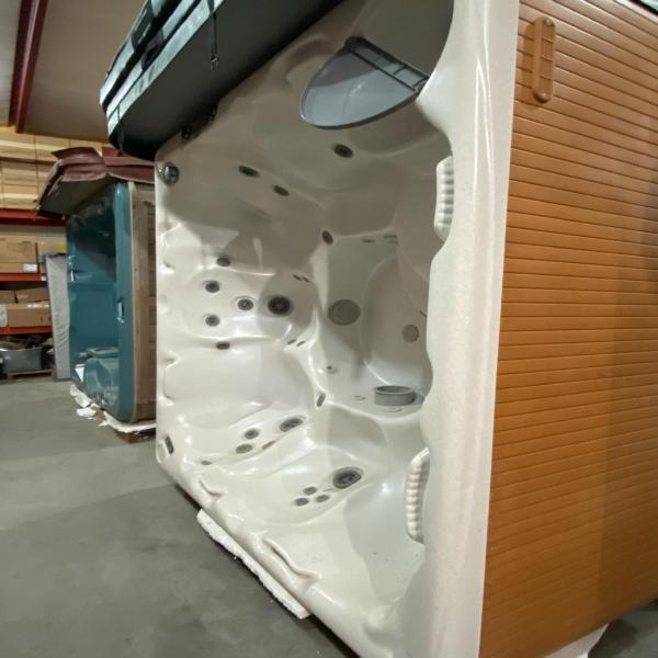 Pre-Owned Spas - Beachcomber 750 - Council Bluffs, IA